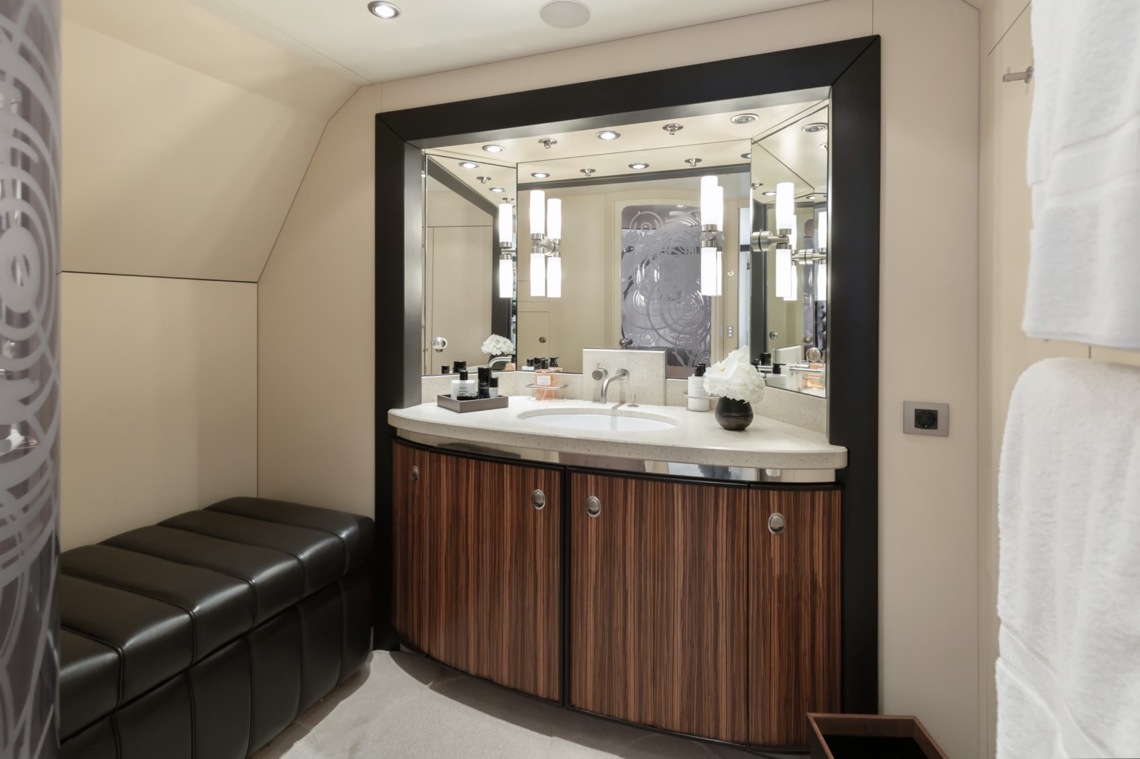 Boeing BBJ1 737 LX-LFX | Private Jet | Global Jet